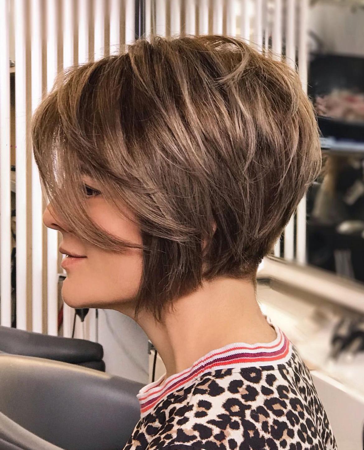 25 Feathered Bob Haircuts to Refresh Your Style This Season