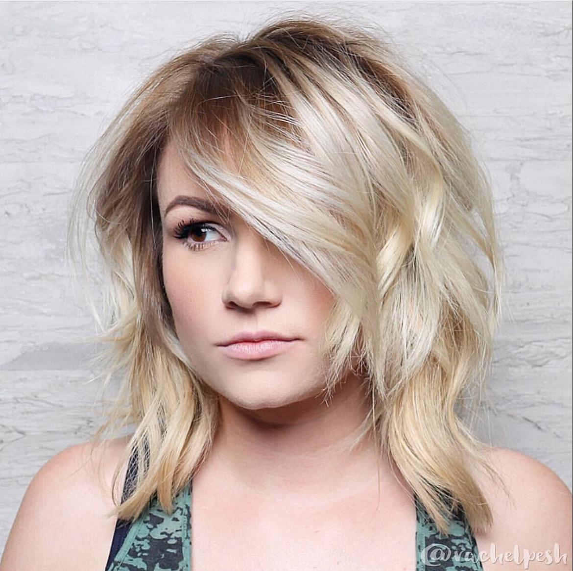 20 Cute Medium Haircuts to Refresh Your Style This Season
