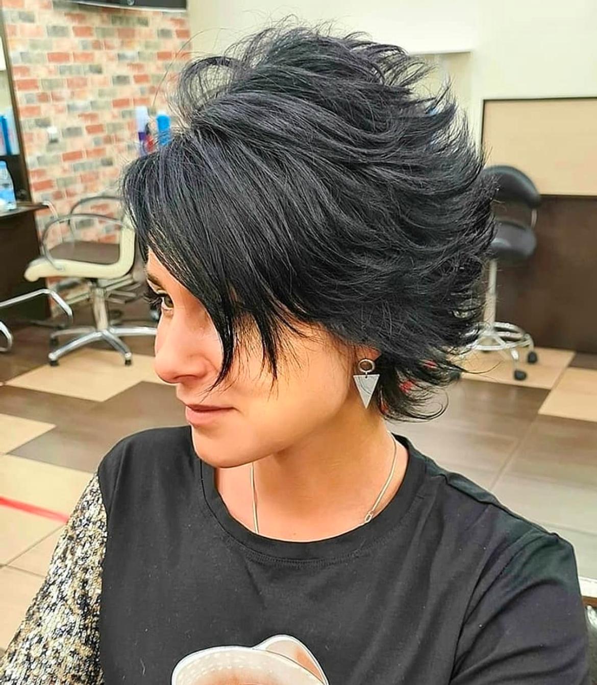 30 Feathered Haircuts That Never Go Out of Fashion